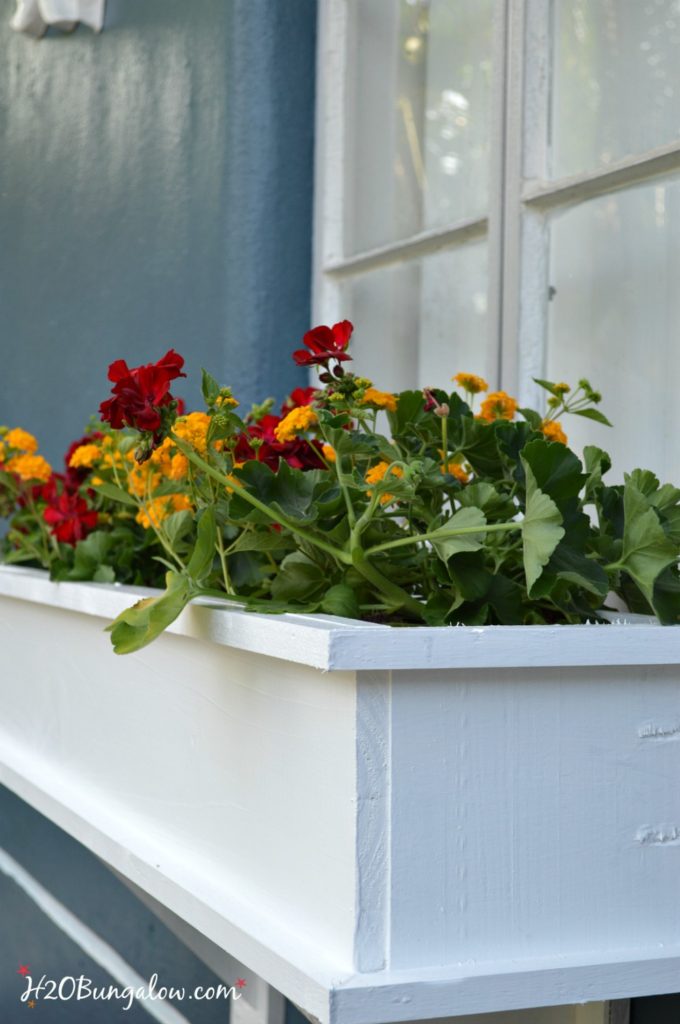 How to Build a Flower Box Planter Tutorial - H2OBungalow